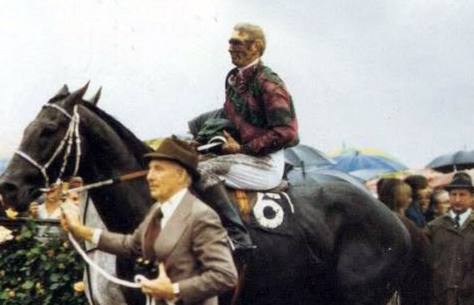 Van Der Hum swims in the 1976 Melbourne Cup