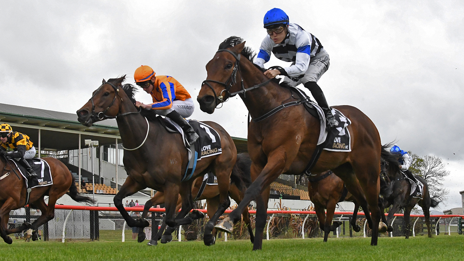 Explosive Sterling Express scores at Rotorua