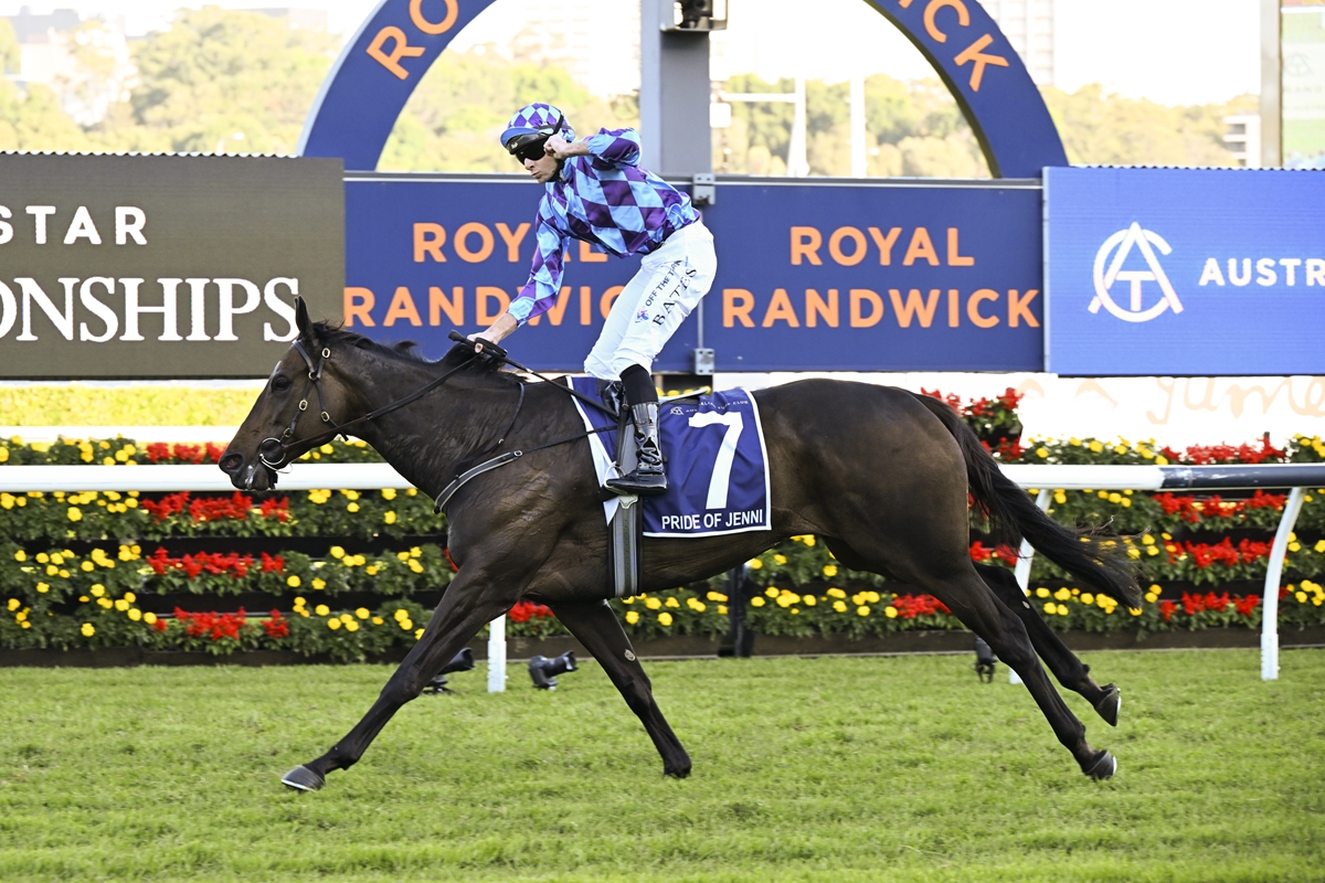 Pride Of Jenni steals Queen Elizabeth show