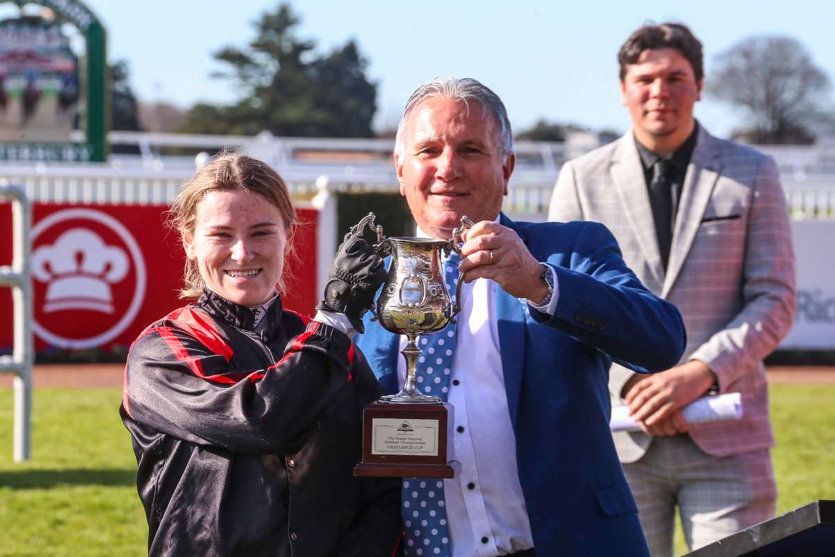 Riddell plotting her own path in racing