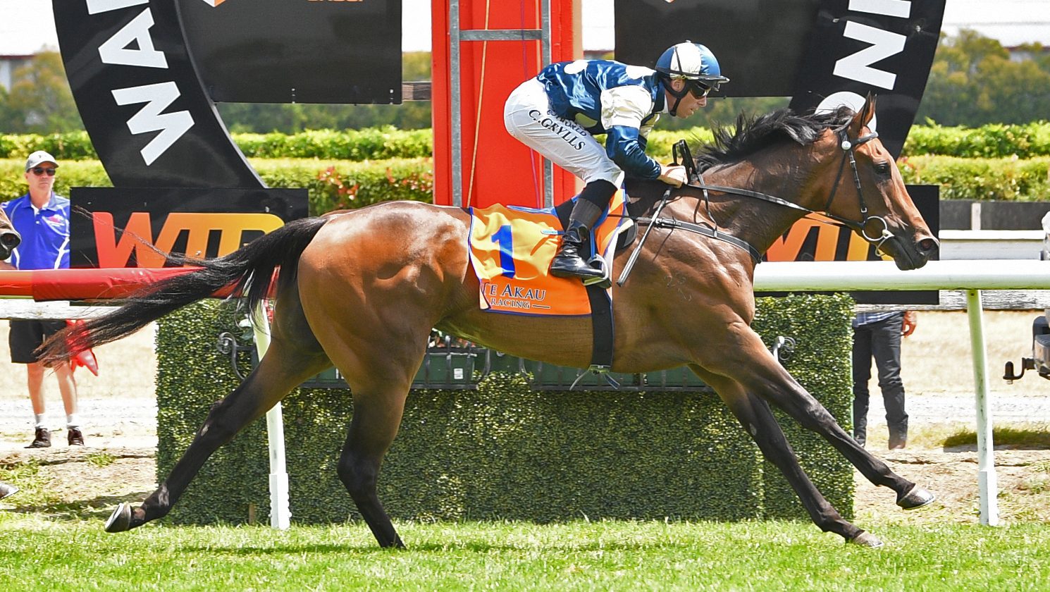 Leica Lucy survives scare in Fillies’ Classic