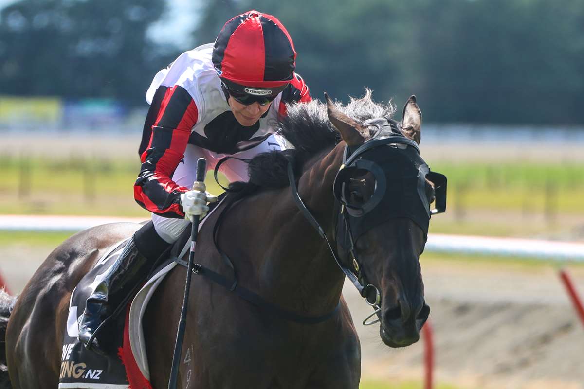 Complicate earns Gold Cup tilt