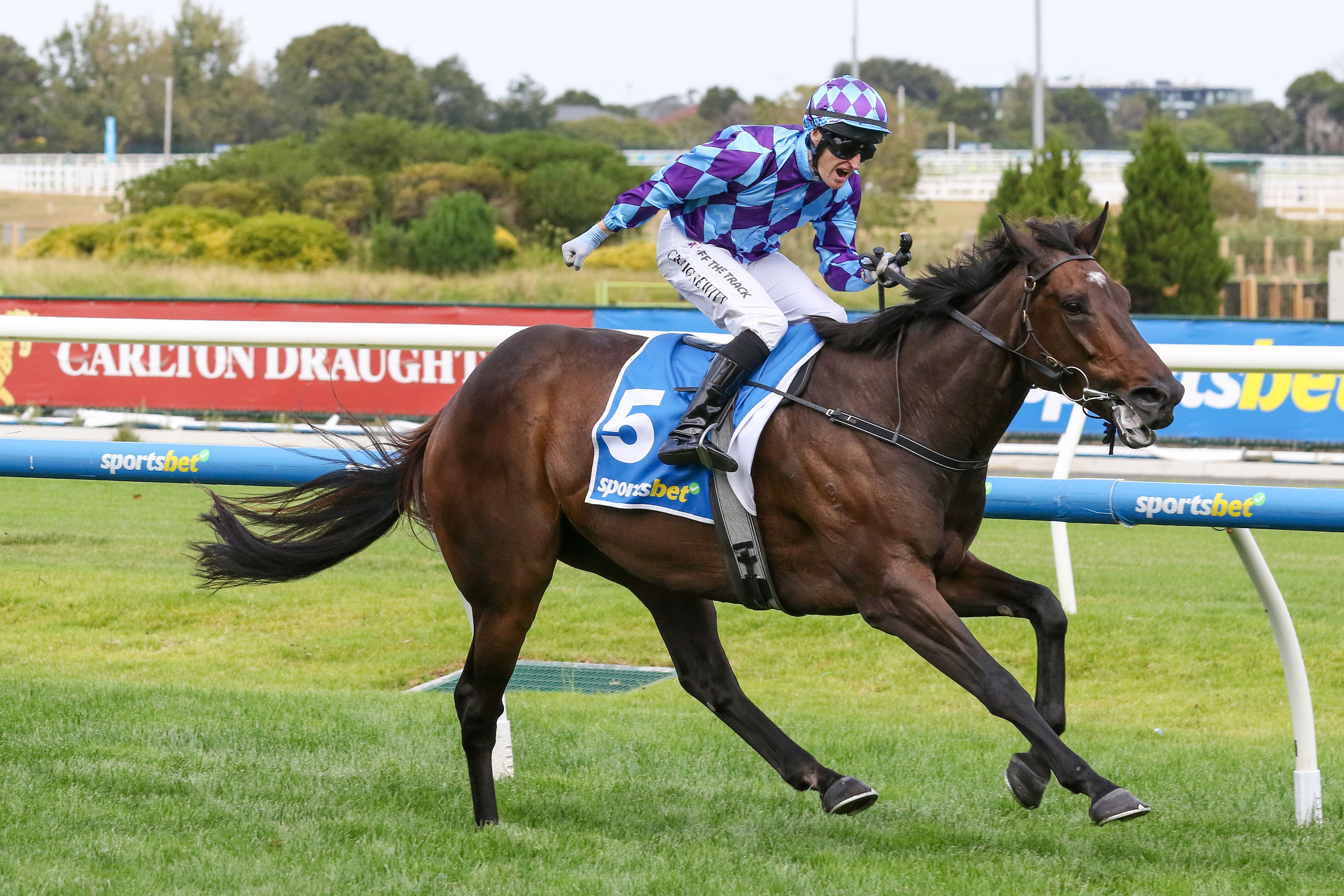 Jenni returns a dominant winner